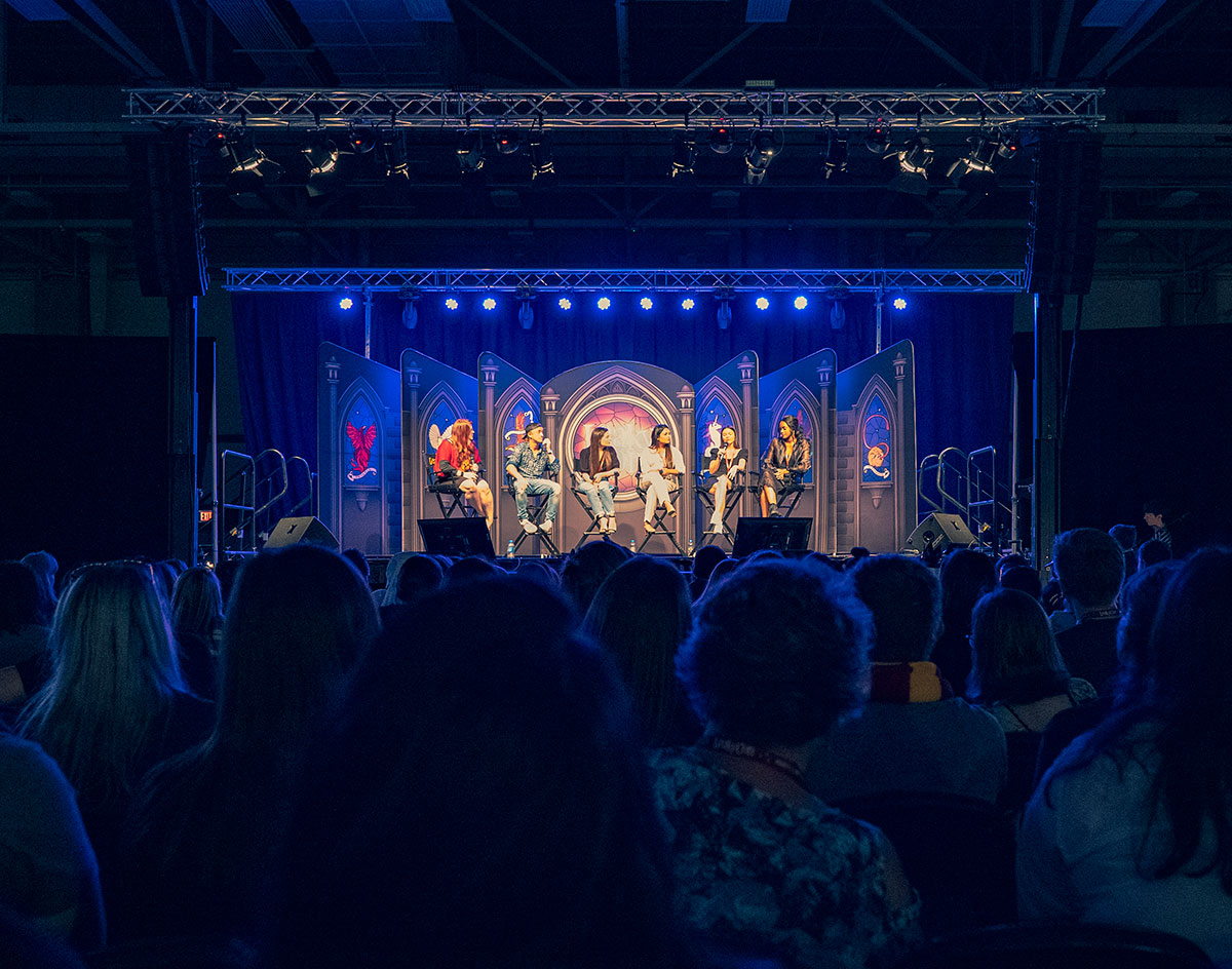 [Watch] Can LeakyCon Attendees Identify Harry Potter Spells? | Central ...